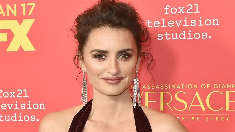 Penélope Cruz On Transforming Into Donatella Versace For 'American Crime Story' | Access