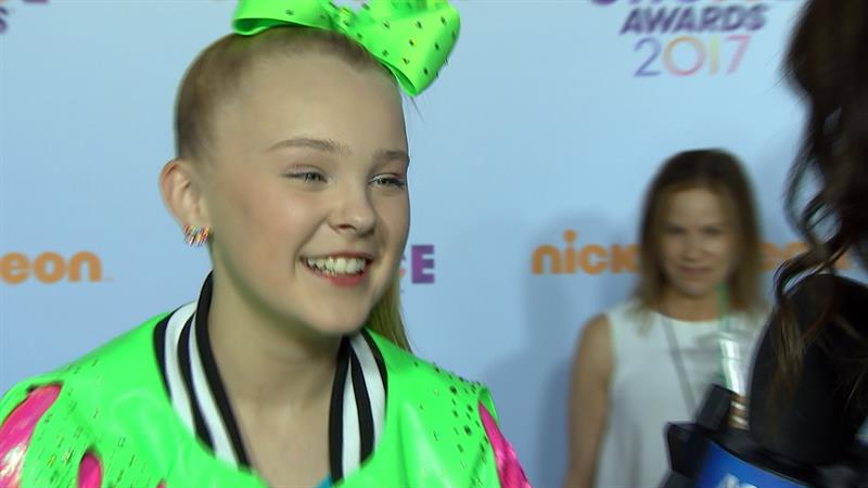 JoJo Siwa On Her 'Crazy' & 'Awesome' Outfit At The 2017 Kids' Choice ...