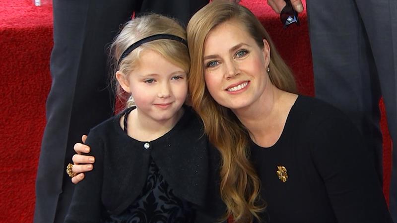 Amy Adams On Bringing Her Adorable Daughter To Her Walk Of Fame ...