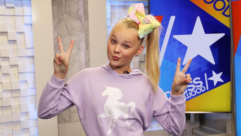 JoJo Siwa's Fabulous Bow Tutorial! | Access