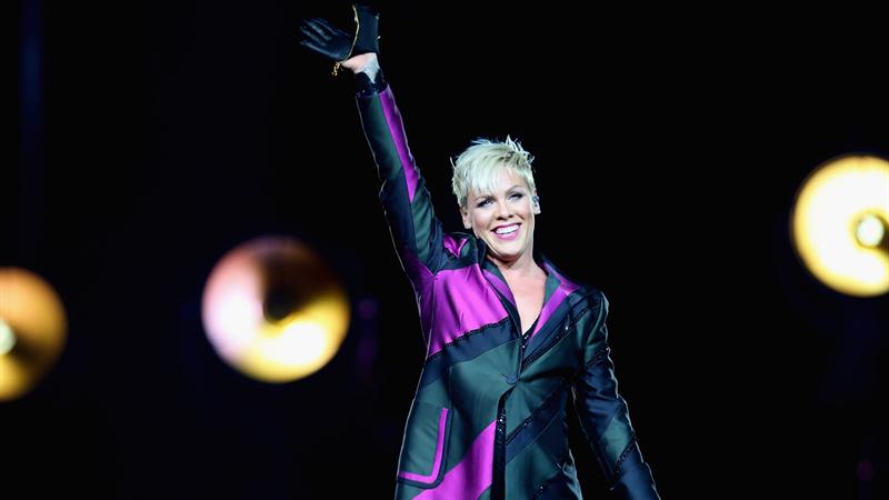 Pink Made Her Big Comeback To The Stage With Support From Katy Perry ...