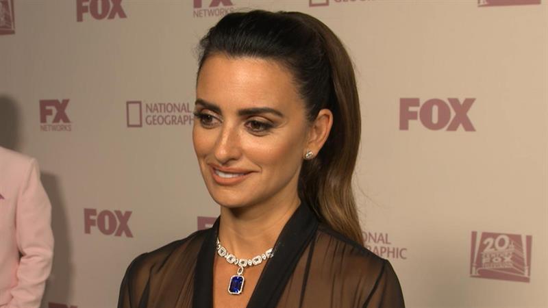 Penelope Cruz Raves About Ryan Murphy & Congratulates Darren Criss On ...