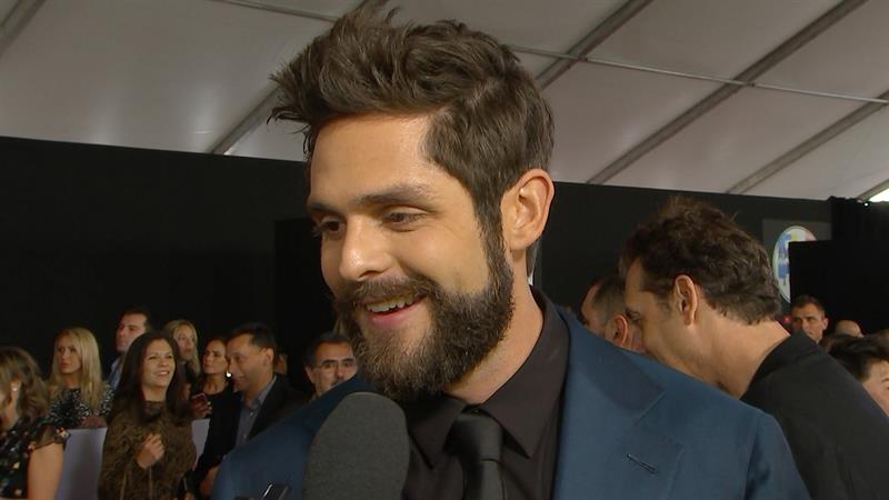 AMAs 2018: Thomas Rhett 'Honored' To Be A Mentor For Kelly Clarkson On ...