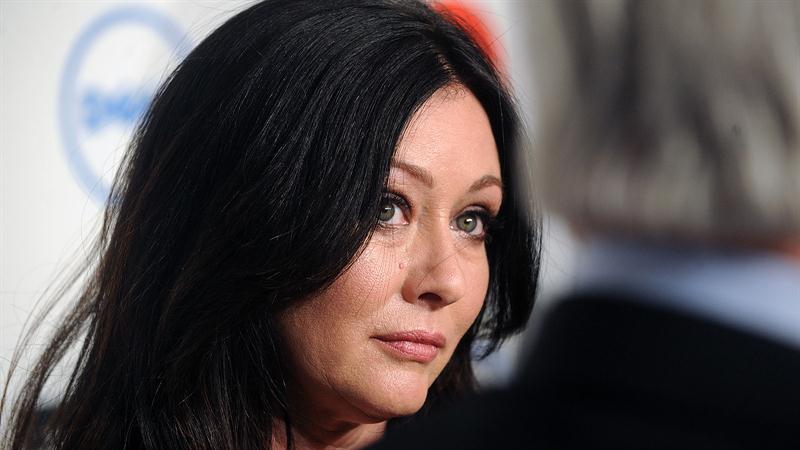 Shannen Doherty Rescues Cat That Survived California Wildfires & Names ...