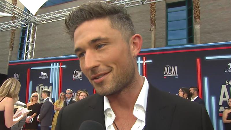 Michael Ray Tells The Story Of How He Asked Jake Owen To Perform At His ...
