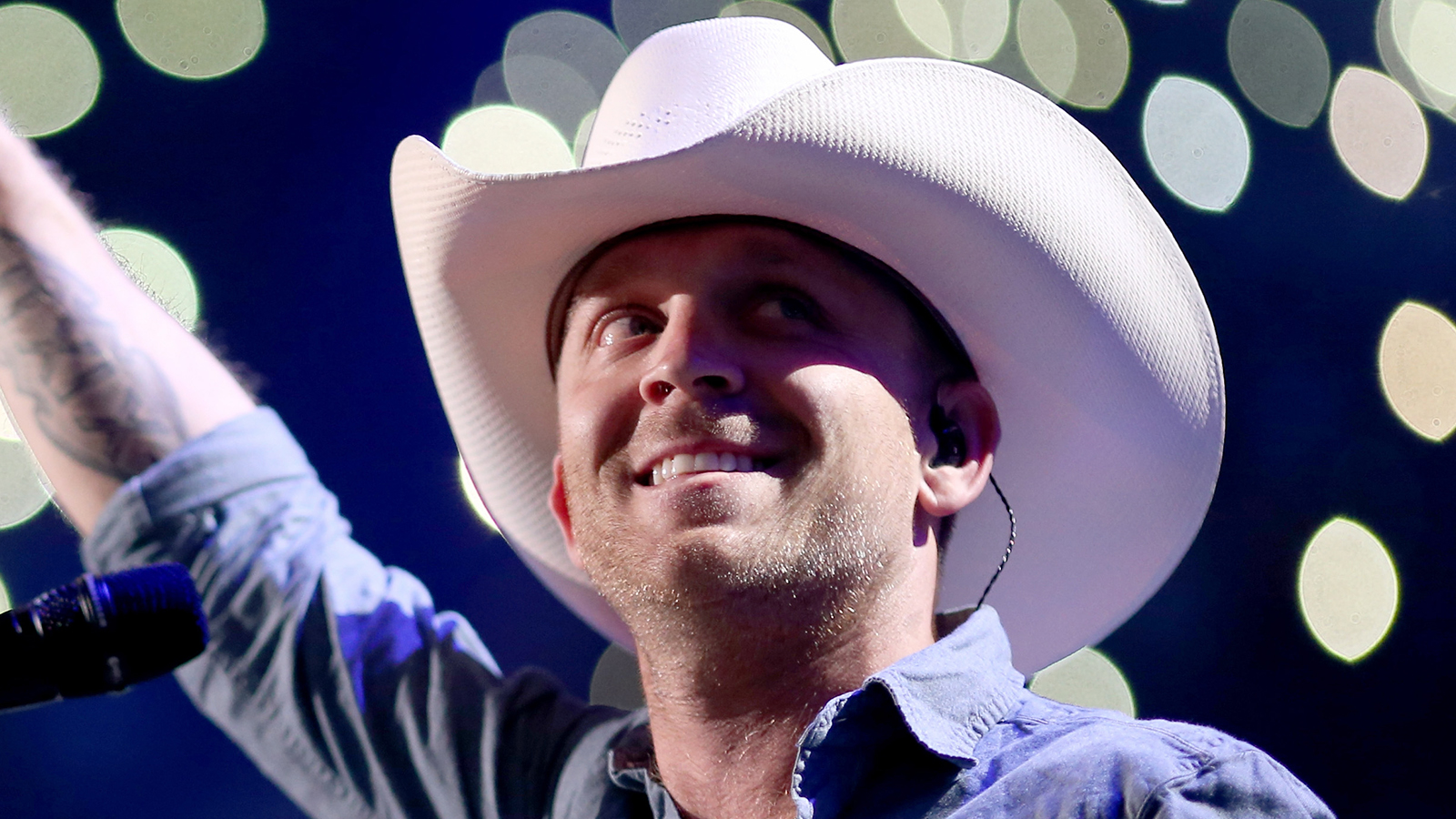 Hear Justin Moore's New Song 'Why We Drink' That's Inspired By His Mom ...
