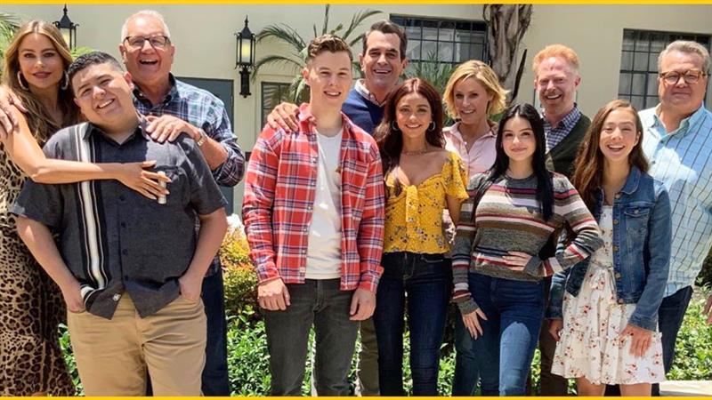 'Modern Family' Cast Recreates Decade-Old Photo From First-Ever Table ...