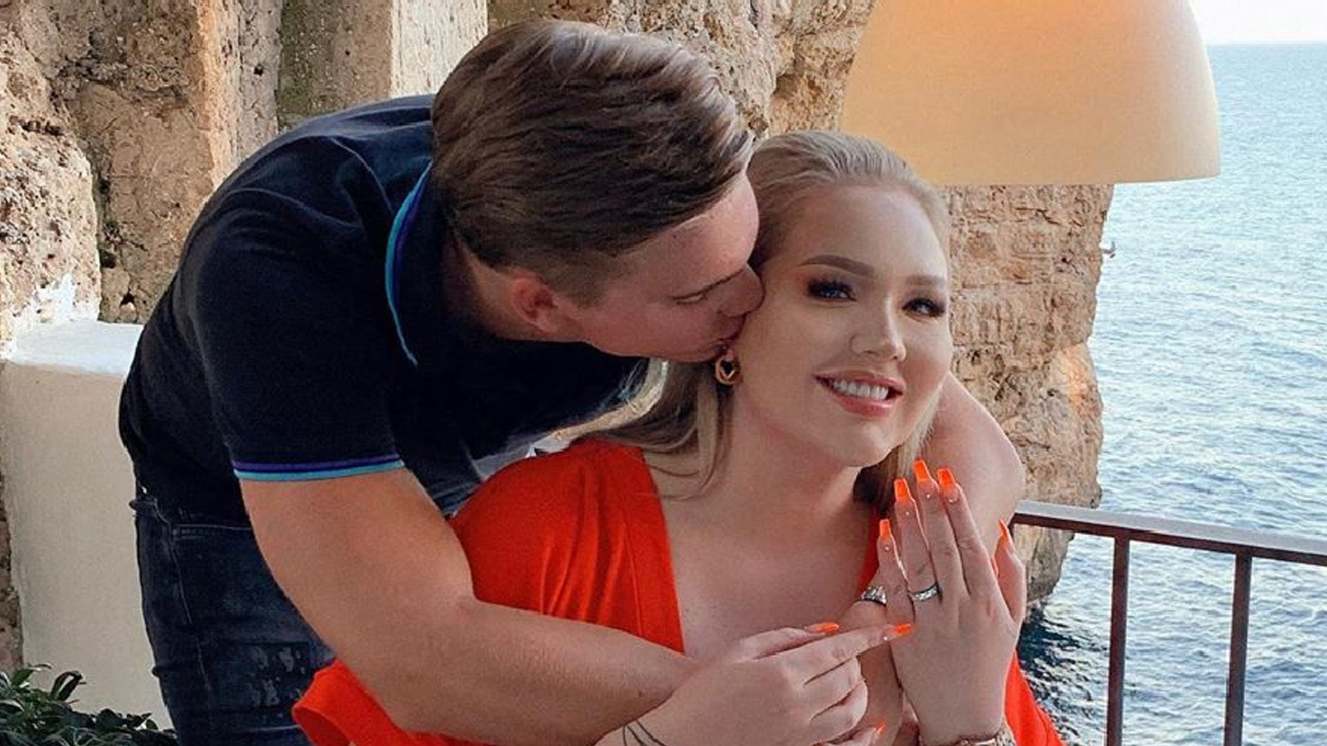 Beauty Influencer NikkieTutorials Is Engaged And Her Ring Is Honestly ...