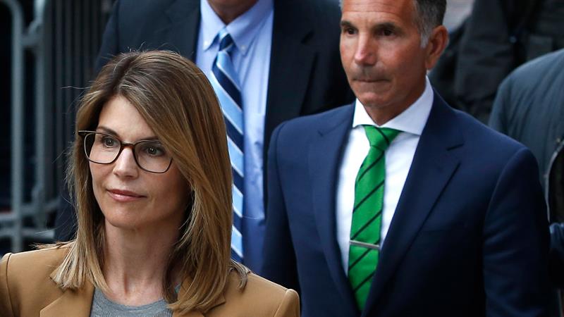 Lori Loughlin And Husband Face New Bribery Charge In College Admissions