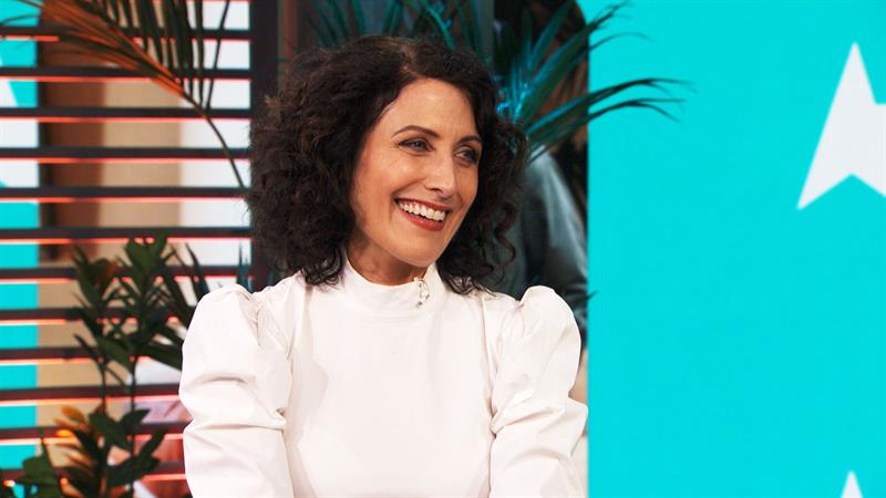 Lisa Edelstein Says An Admirer Fangirled Over Her While She Was Nude At ...