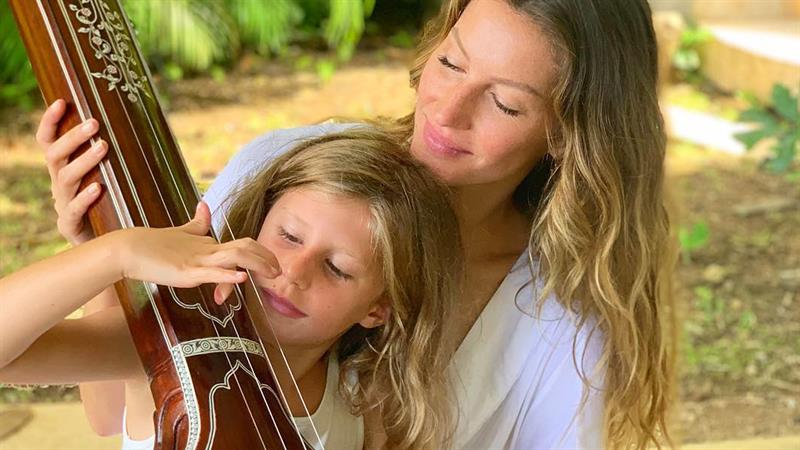 Gisele Bündchen's 6-Year-Old Daughter With Tom Brady Is Her Mini-Me In ...