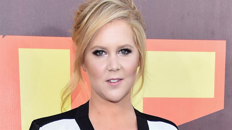 Amy Schumer Pranks Her Trainer With Cease And Desist Letter For 'Unduly ...