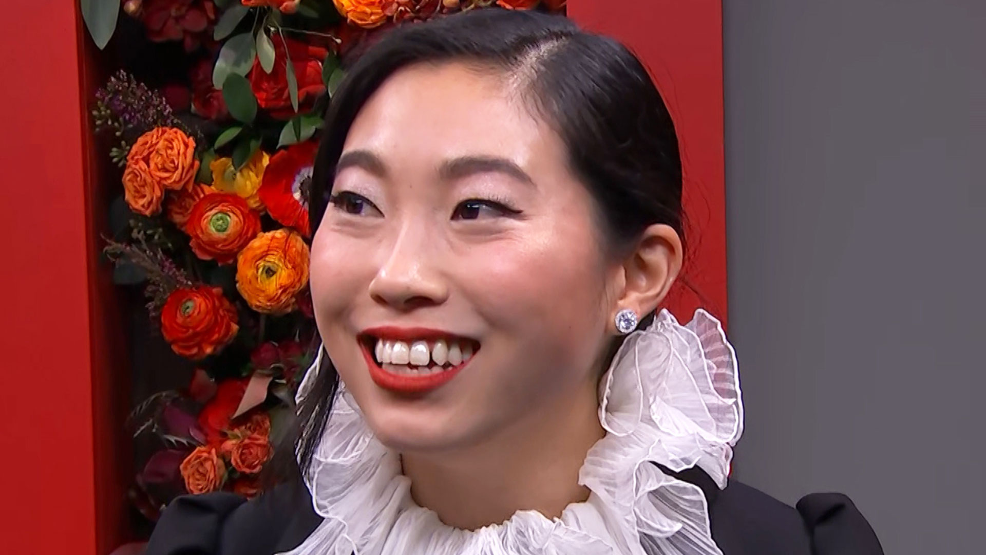 Awkwafina Is Still Processing Her 'Very Emotional' Golden Globes Win ...
