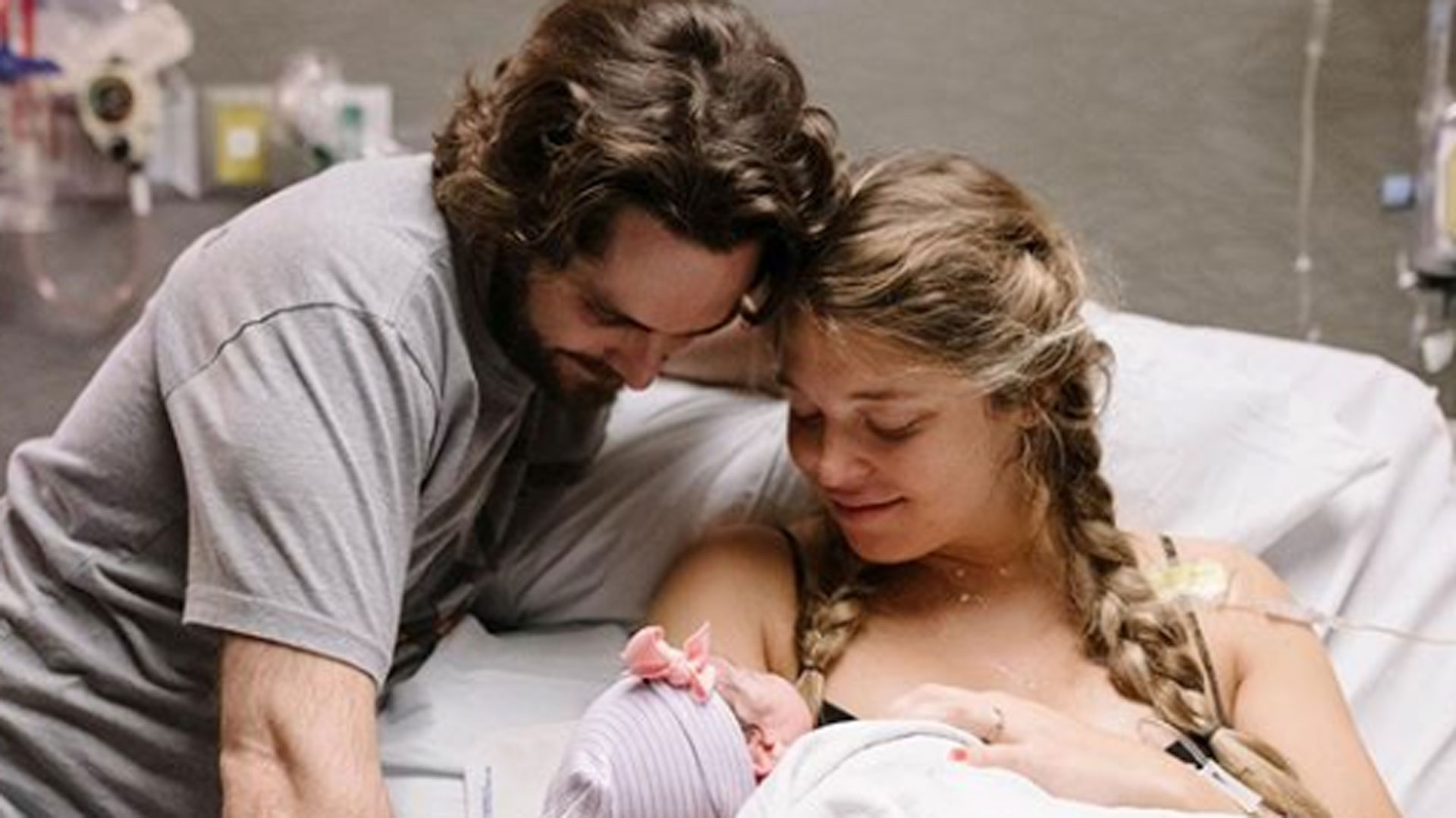 Thomas Rhett And Lauren Akins Welcome Third Daughter And Reveal Her ...