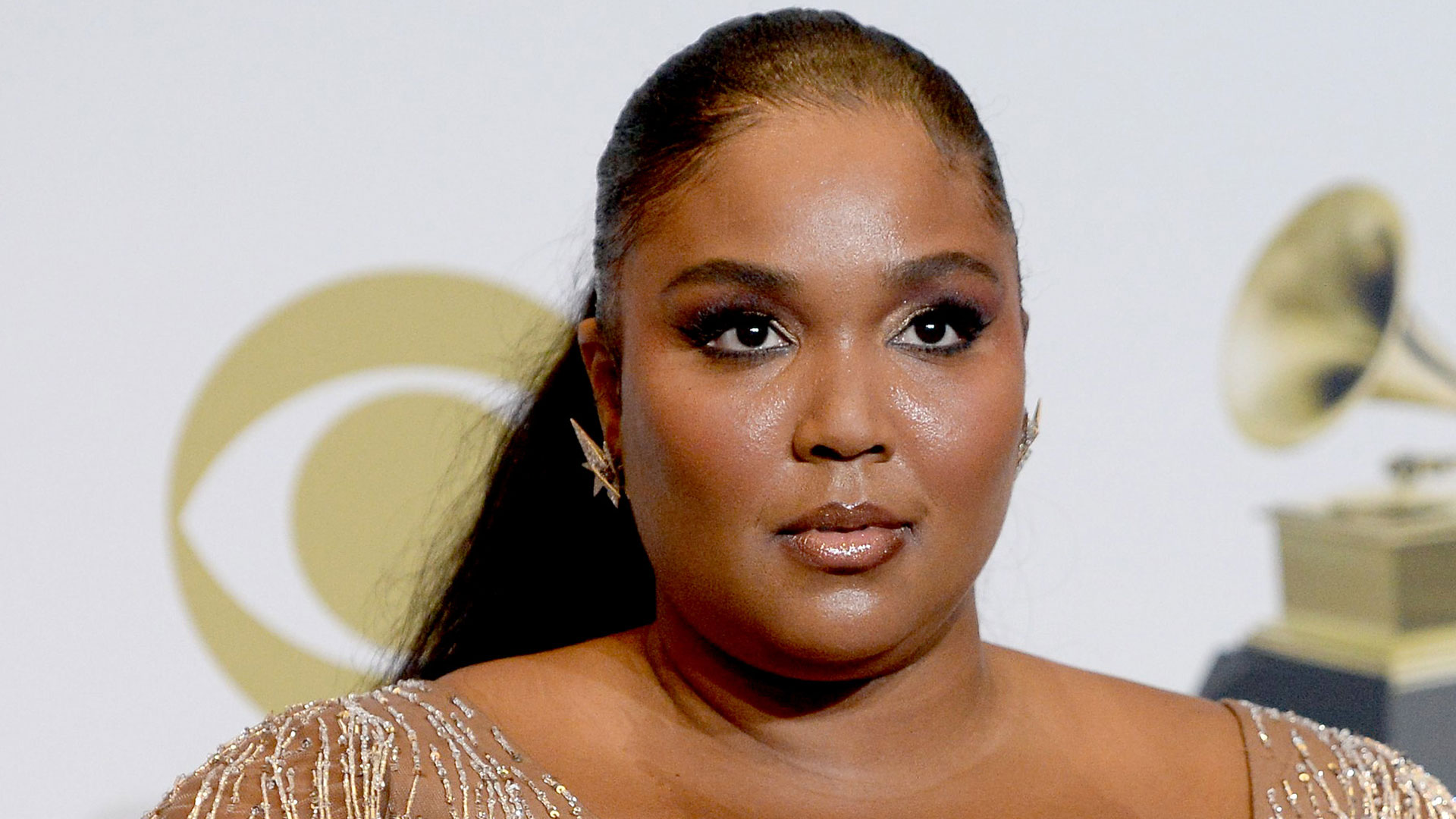 Lizzo Wipes Away Tears In Powerful Video Reacting To George Floyd ...