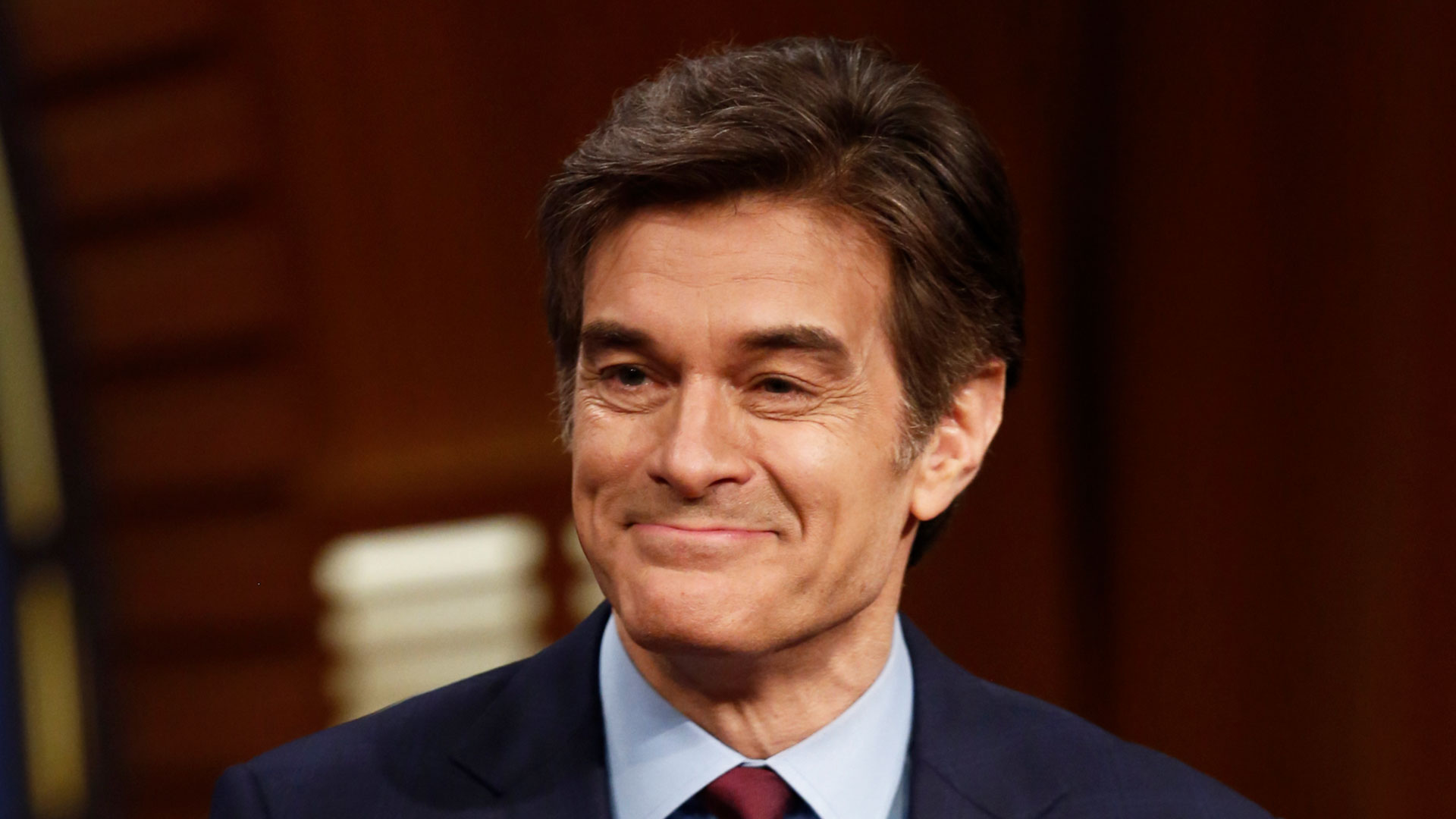 Dr. Oz Helps Save Life Of Man Who Collapsed & Stopped Breathing At ...