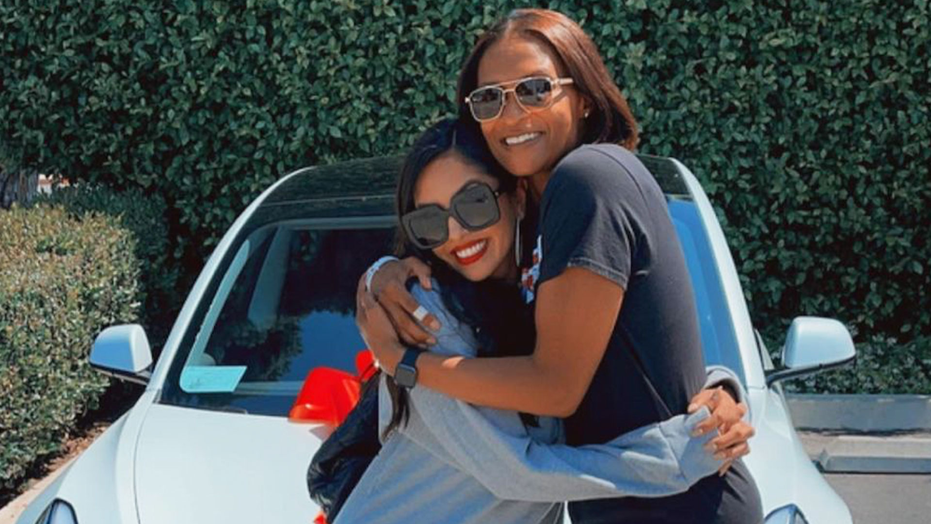 Vanessa Bryant Surprises Kobe's Sister Sharia With Brand-New Tesla: See ...