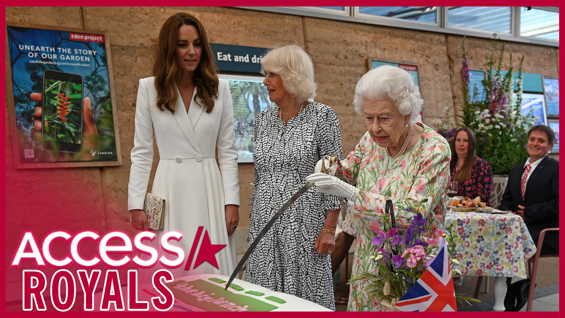 Queen Elizabeth Insists On Cutting Cake With Giant Ceremonial Sword: It ...
