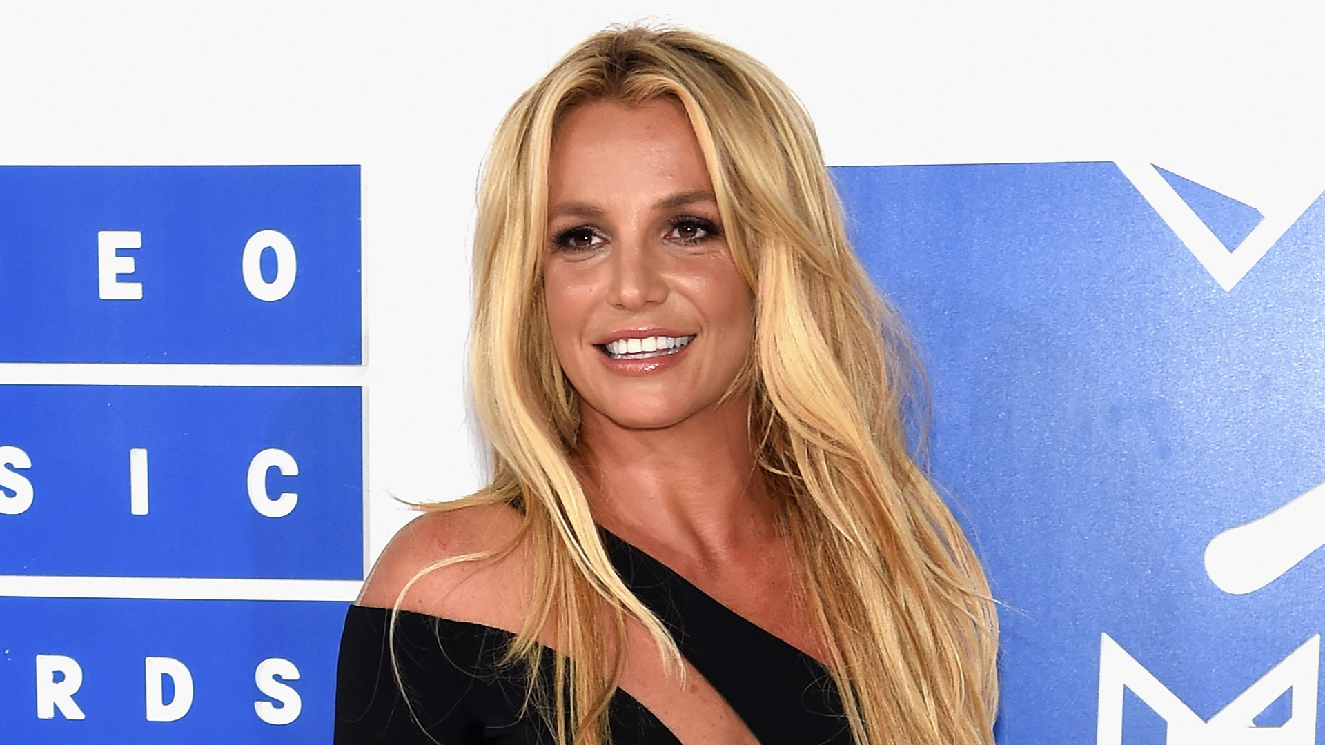Britney Posts Video Of Free Britney Flag | Access