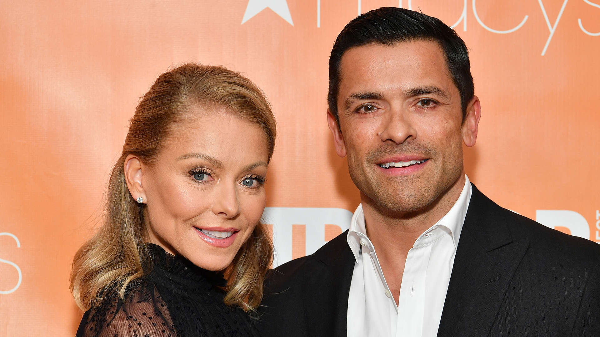 Kelly Ripa Reveals Mark Consuelos Settles Their Issues With 'Love And ...