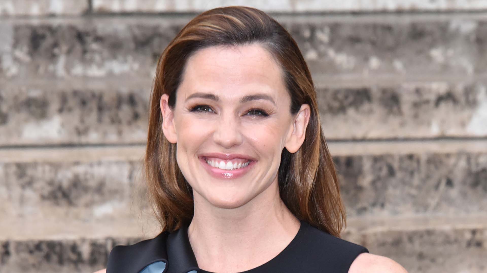 Jennifer Garner Accidentally Texts Selfie To A Complete Stranger: 'Well ...