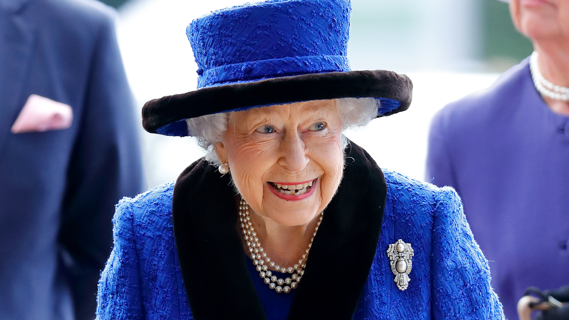 Queen Elizabeth Disappointed To Cancel Trip To Northern Ireland Due To ...