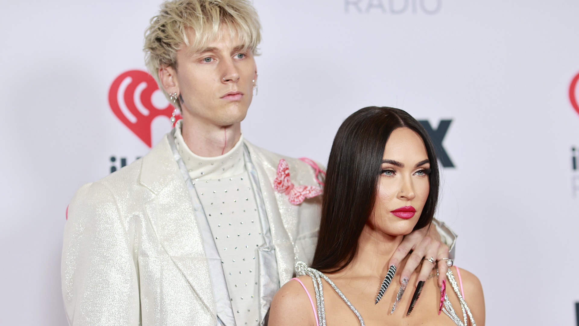 Machine Gun Kelly Reveals He Accidentally Stabbed Himself With A Knife ...