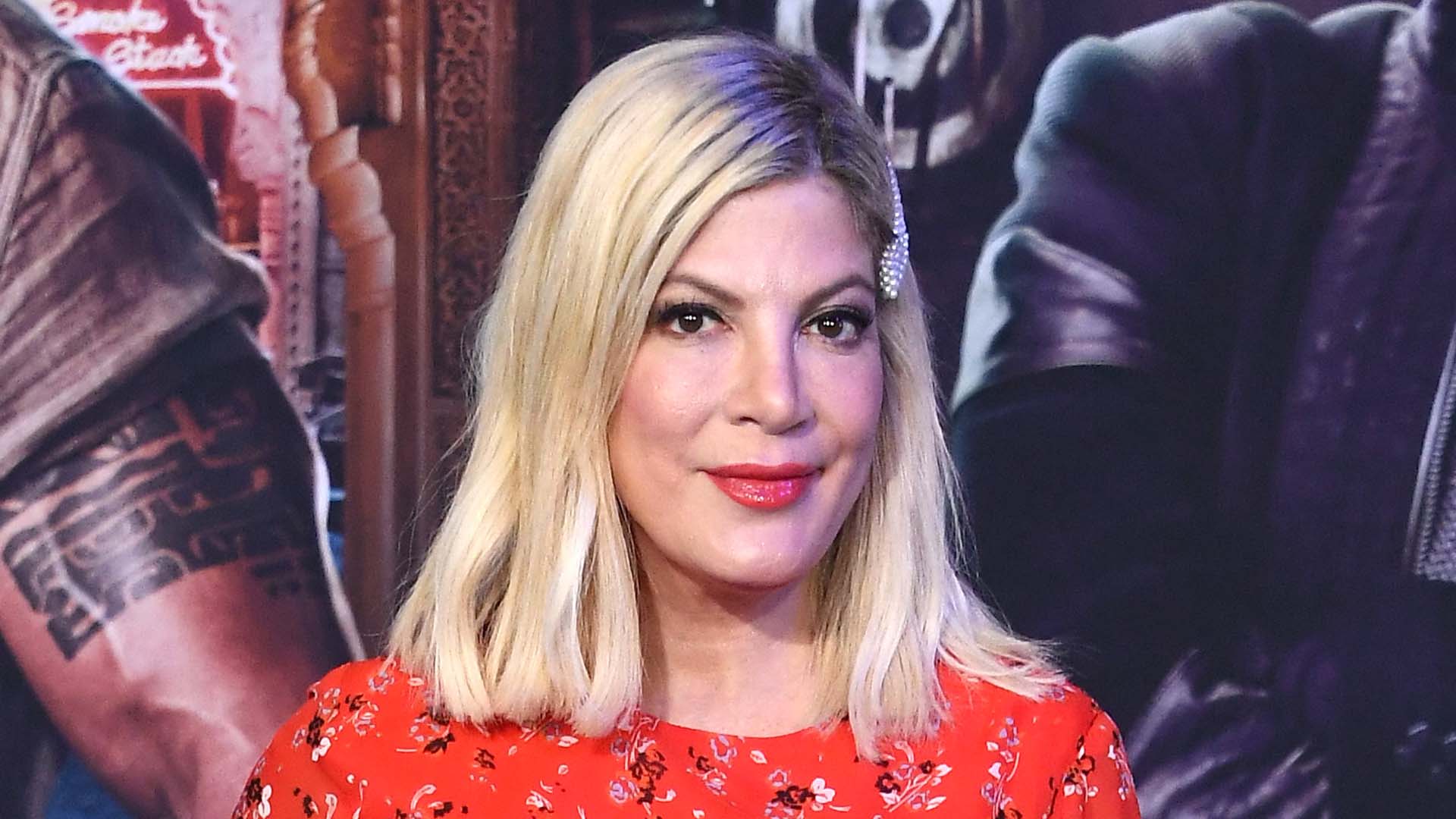 Tori Spelling 'Devastated' After She & 'Entire Family' Contract Covid ...