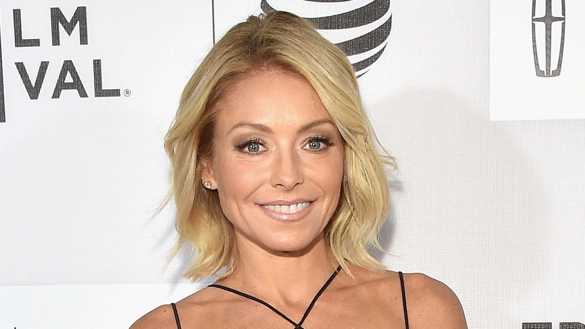 Kelly Ripa Isn't Here For Fans Approaching Her With Hair Advice: 'I ...