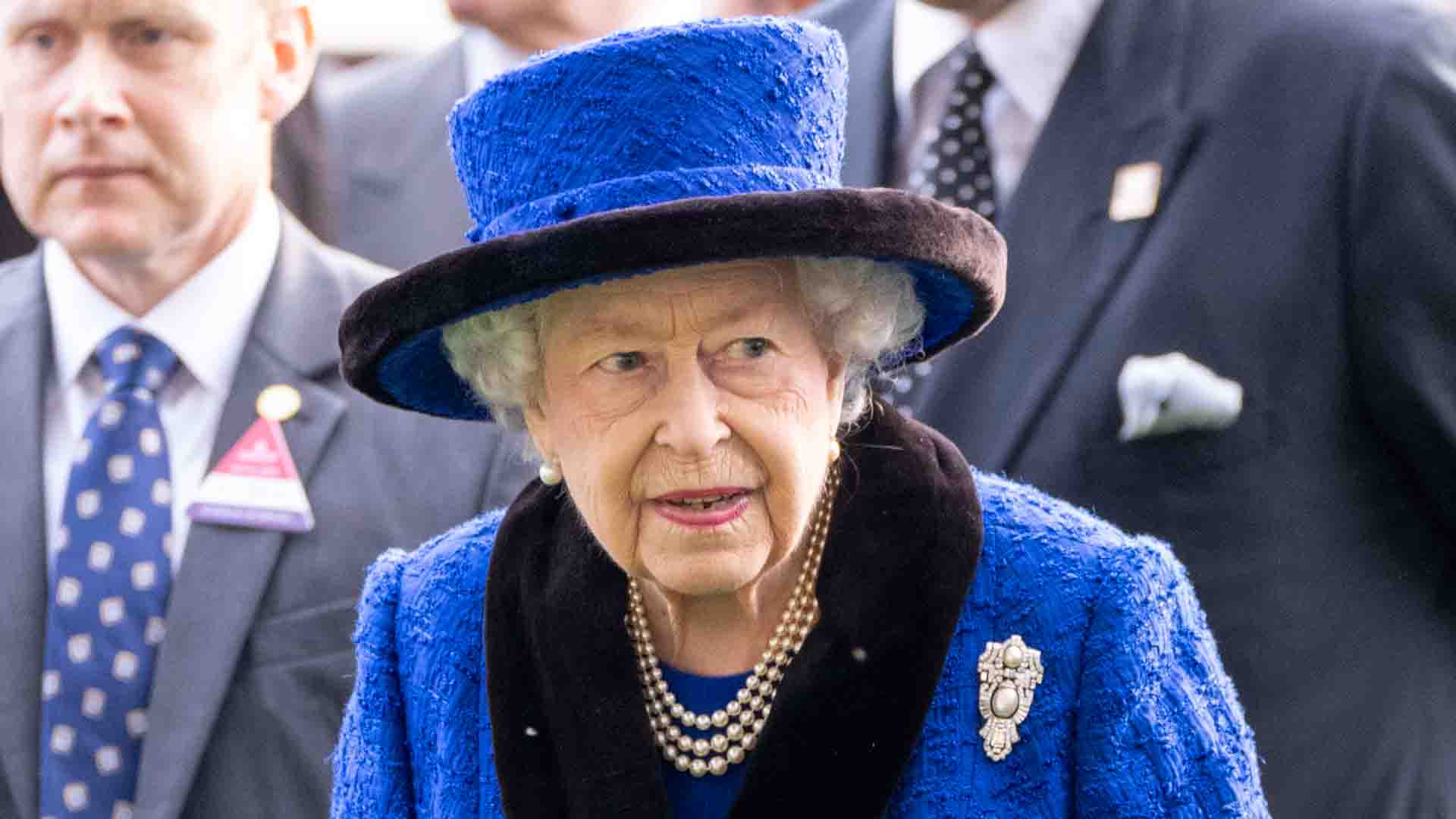 Queen Elizabeth Aids Ukrainians With 'Generous Donation' Amid Russia's ...
