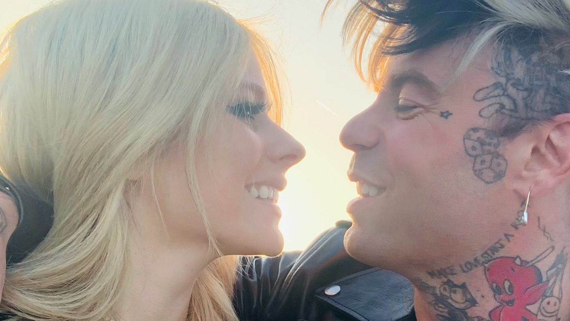 Avril Lavigne Engaged To Mod Sun After 1 Year Of Dating: 'I Love You ...