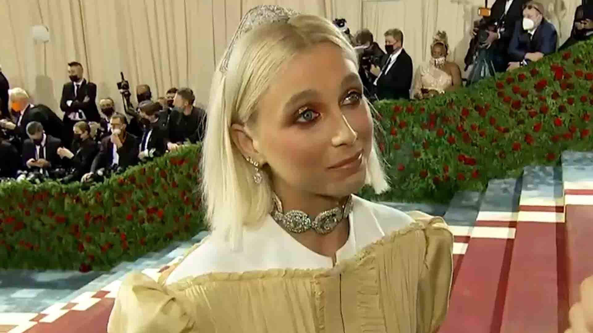 Emma Chamberlain Gushes That She Feels Super 'Glamorous' At The 2022 ...