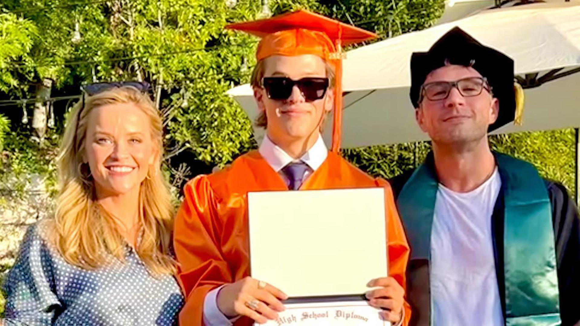 Reese Witherspoon & Ex-Husband Ryan Phillippe Reunite For Son Deacon's ... Reese Witherspoon & Ex-Husband Ryan Phillippe Reunite For Son Deacon's ...