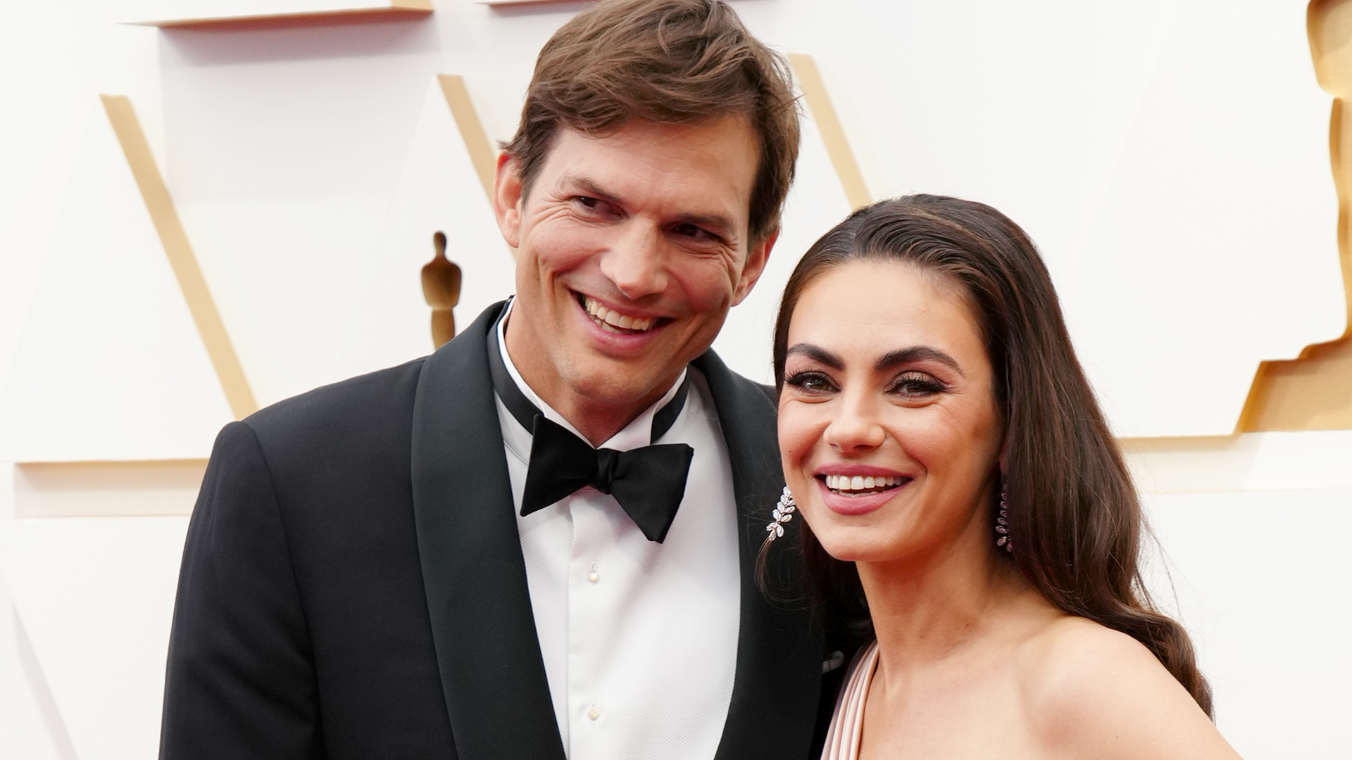 Mila Kunis Explains How Ashton Kutcher's Autoimmune Disease Started ...