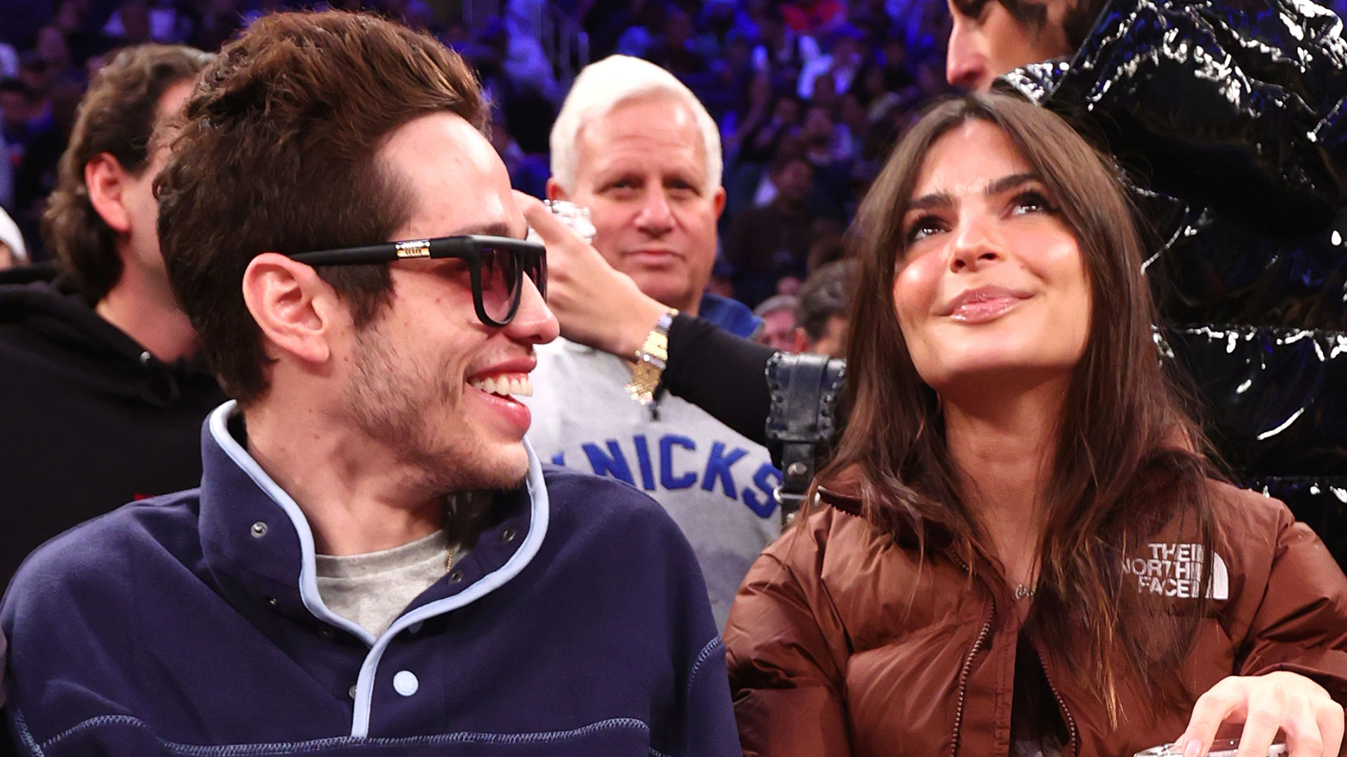 Pete Davidson & Emily Ratajkowski Smile As They Sit Courtside At Knicks ...