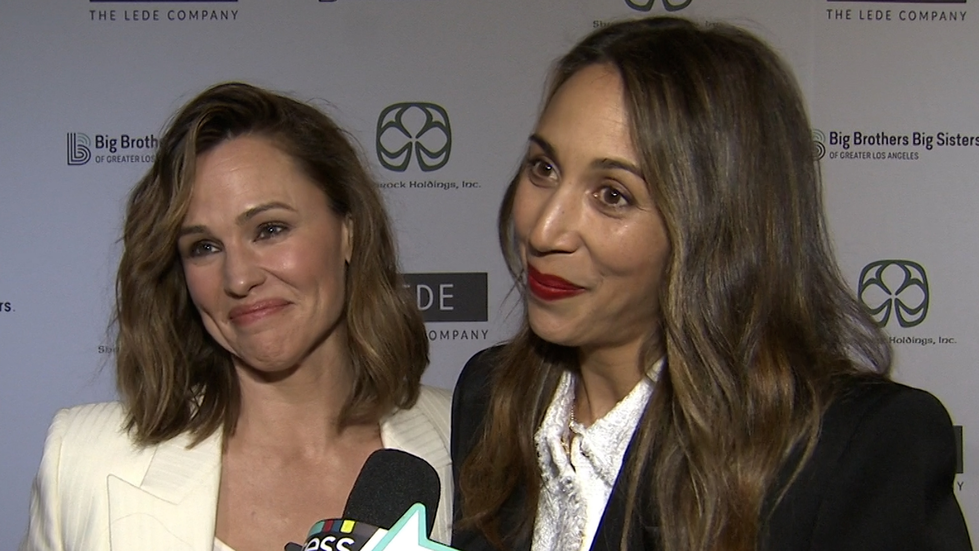 Jennifer Garner Blushes Over Longtime Friend Meredith O'Sullivan ...