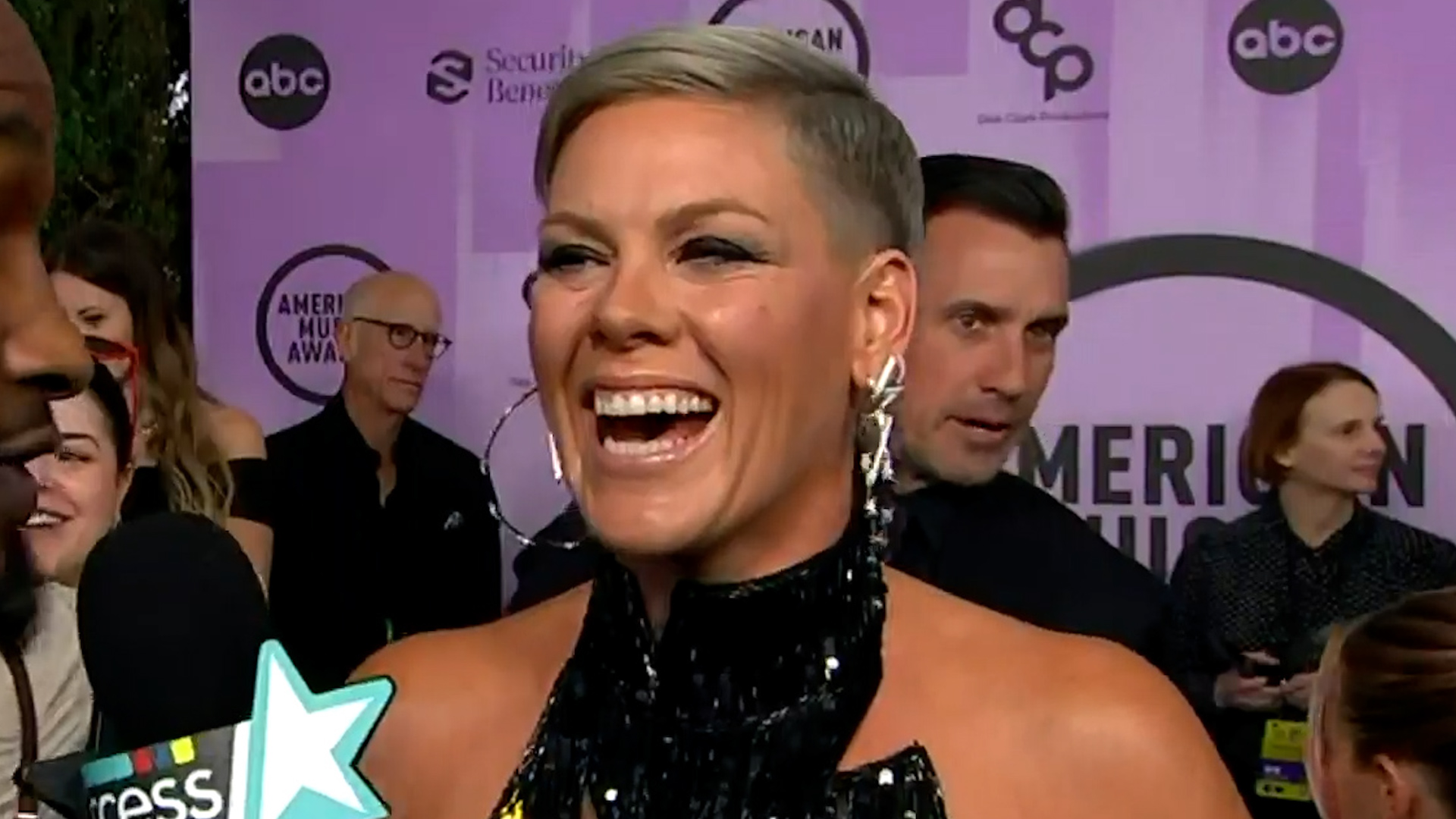 PINK Reacts To Husband and Kids Willow & Jameson Joining Her At AMAs ...