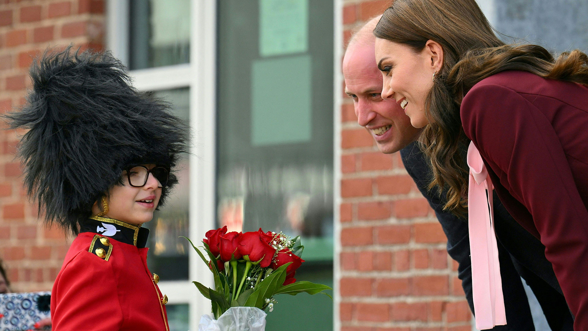 Kate Middleton Beams When Little Boy Dressed A Royal Guard Presents Her ...