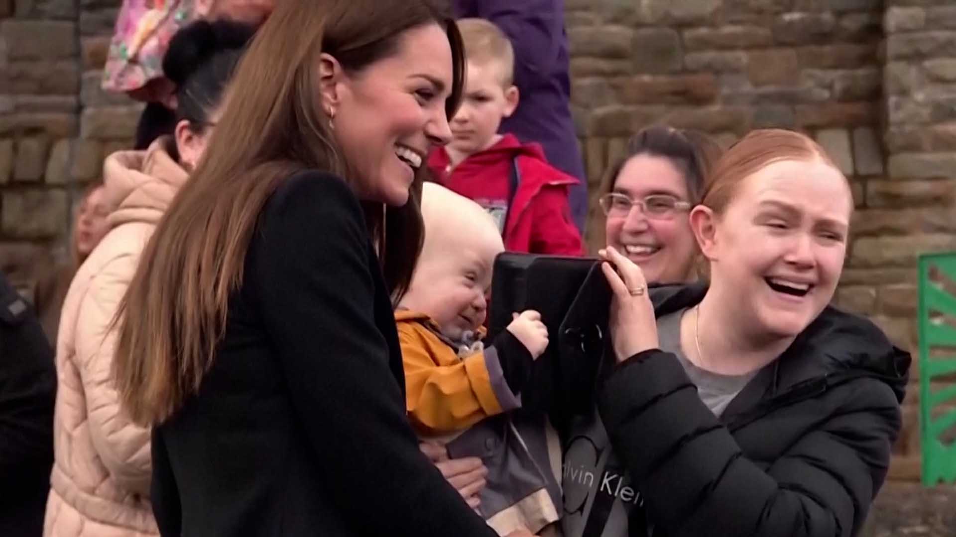 Kate Middleton Lets Baby Play With Her Handbag In Sweet Moment Out In ...