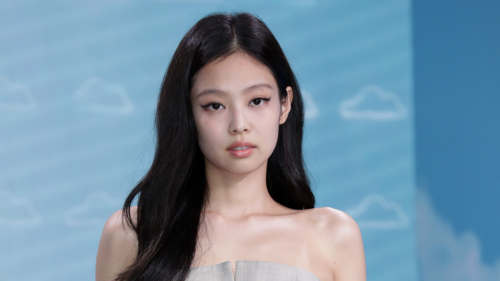 BLACKPINK's Jennie Abruptly Leaves Stage Mid-Concert Due To ...