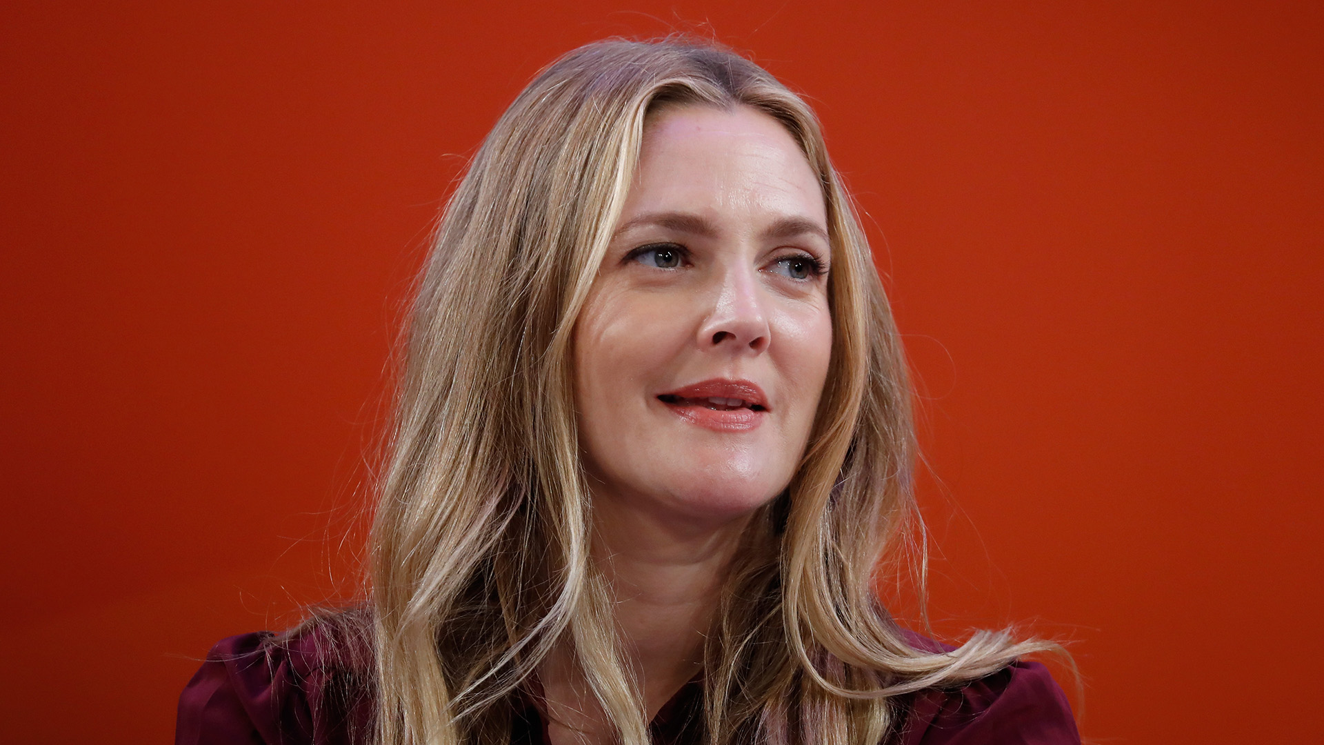 Drew Barrymore Exits Live Event After Man In Audience Rushes Stage ...