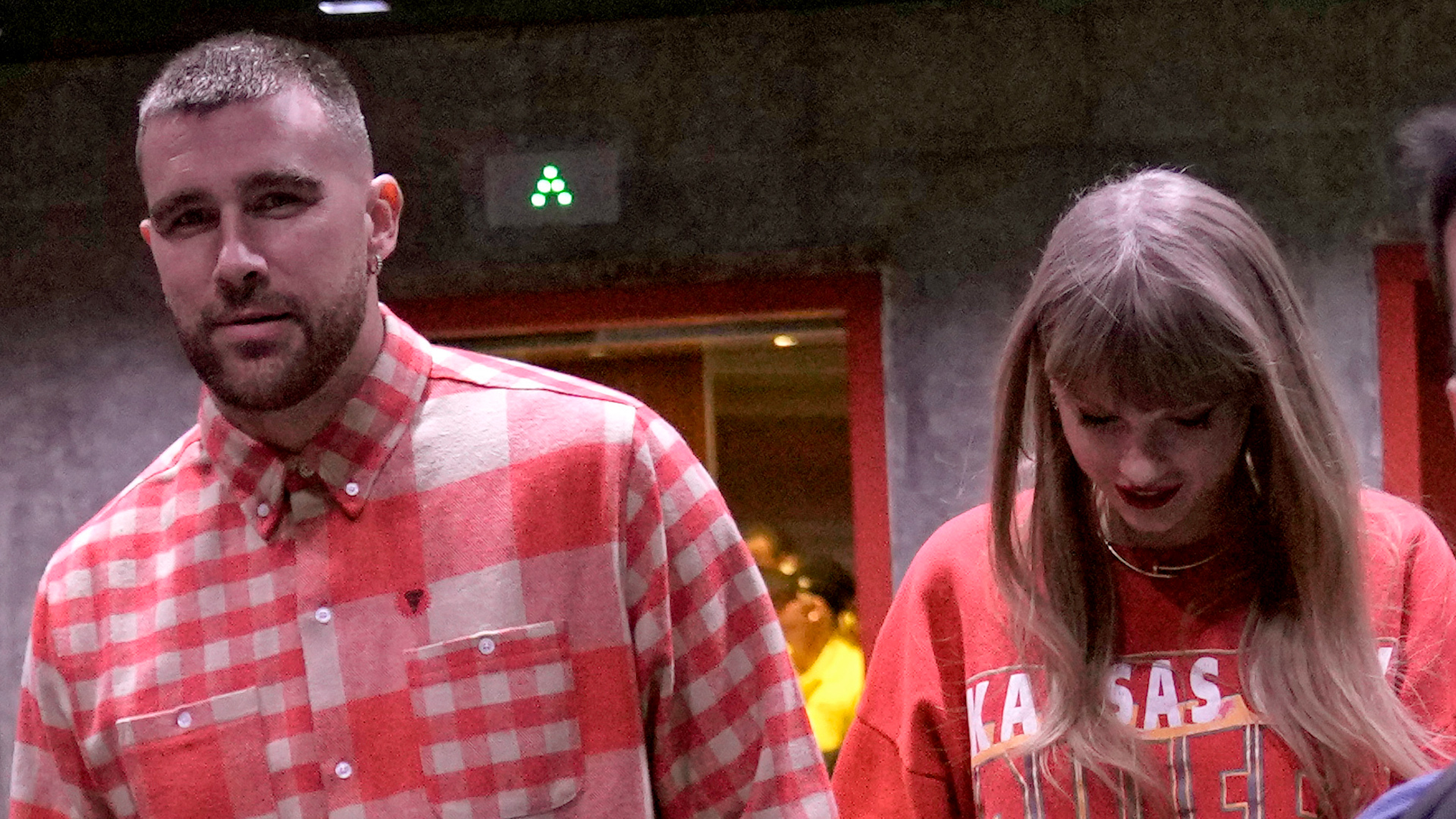 Taylor Swift & Travis Kelce Hold Hands While Leaving Kansas City Chiefs Game | Access