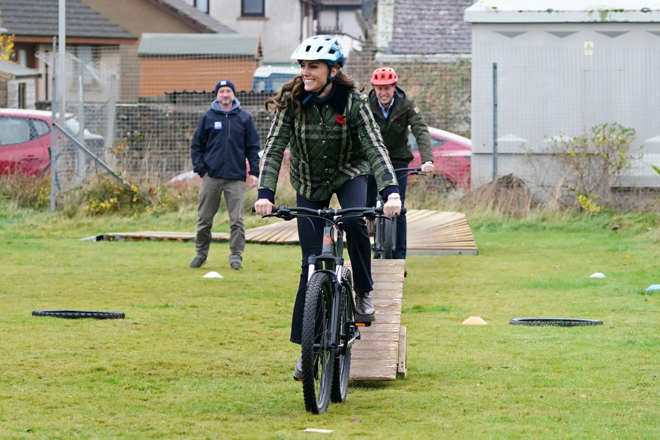 Kate Middleton & Prince William Show Off Their Bike Riding Skills In ...