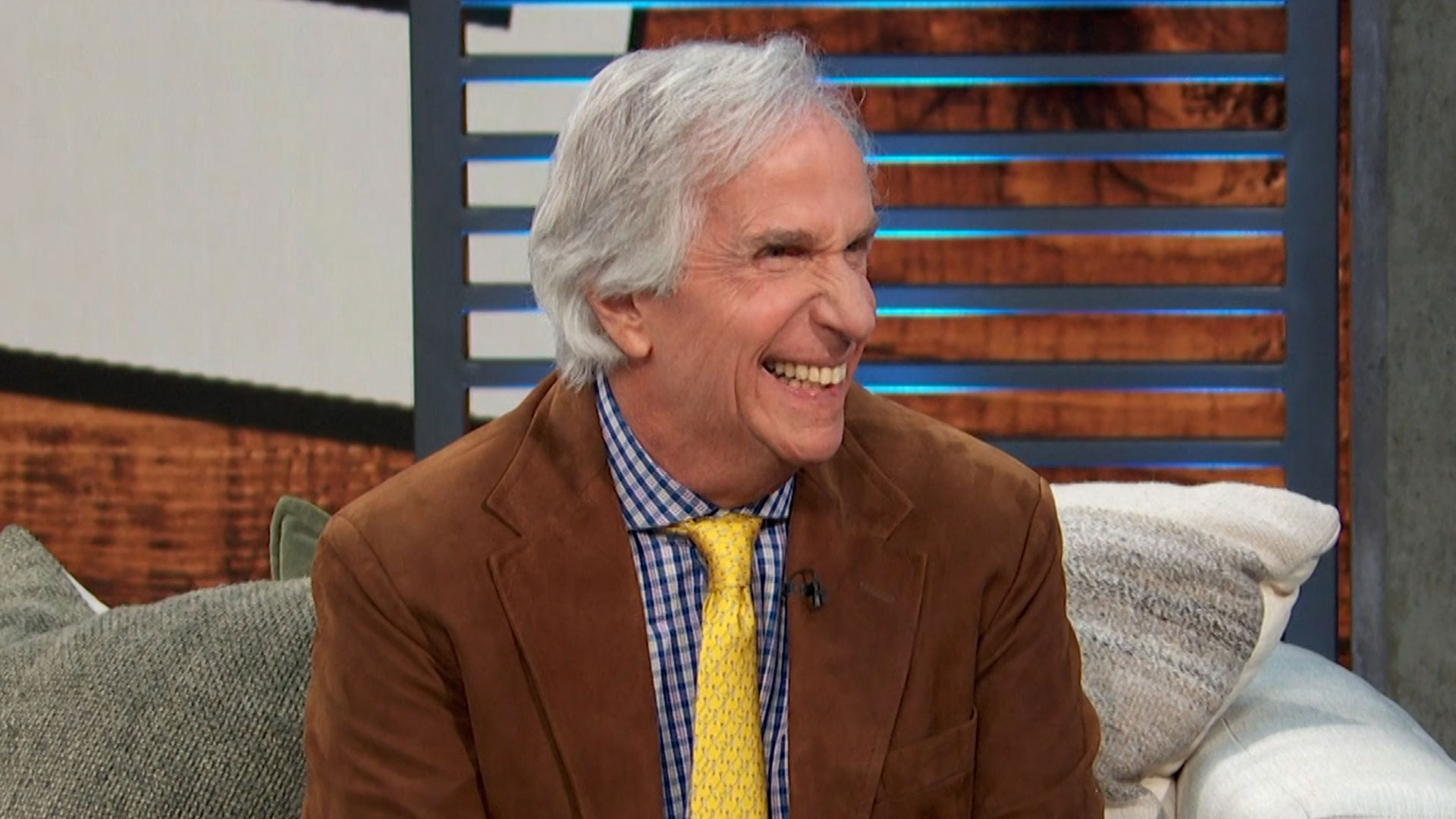 Henry Winkler Recalls How He Used His 'The Fonz' Voice To Get Through A Packed Crowd | Access