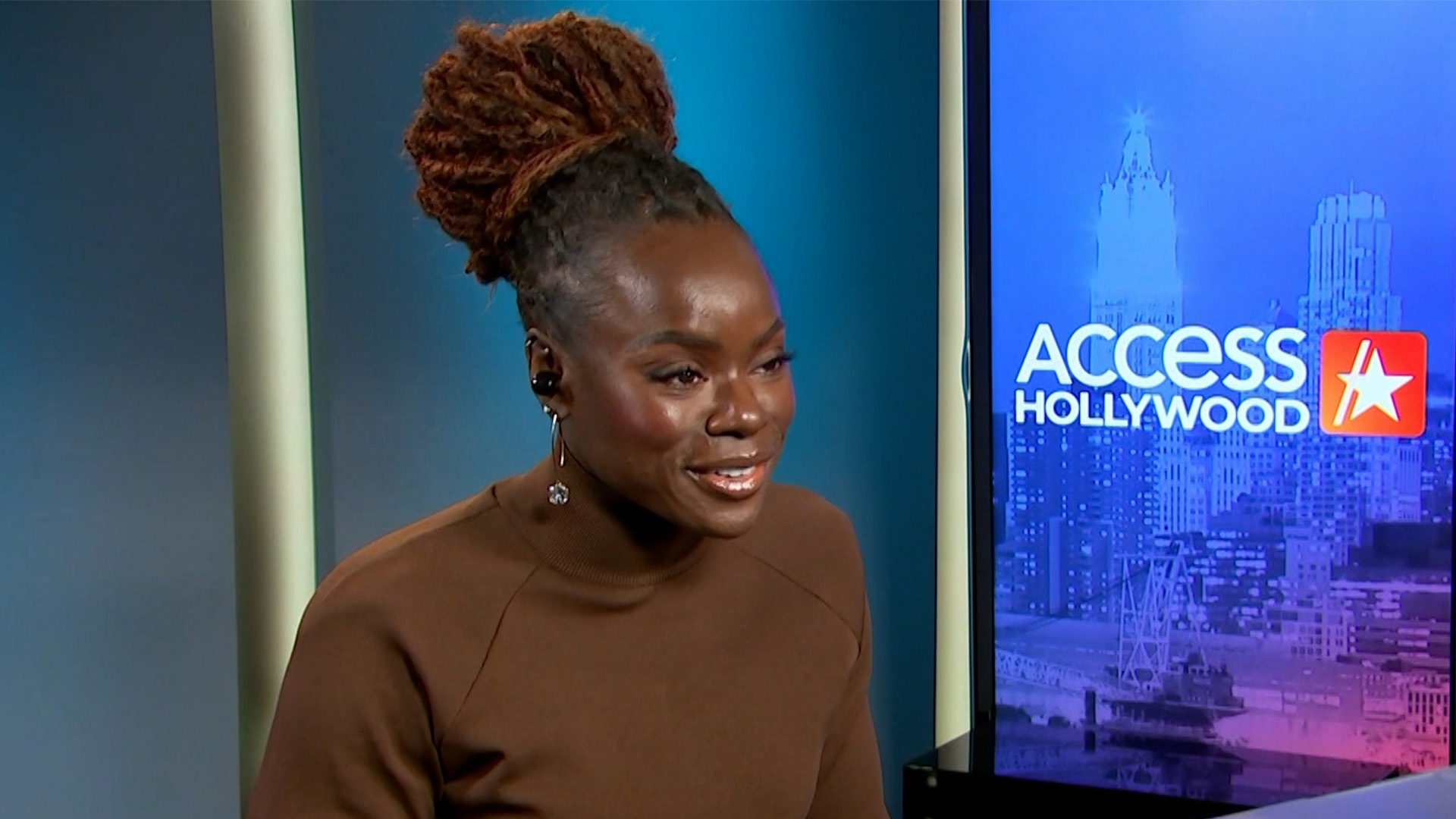 Peloton's Tunde Oyeneyin Reunites With NYC Marathon Runner Who Helped ...