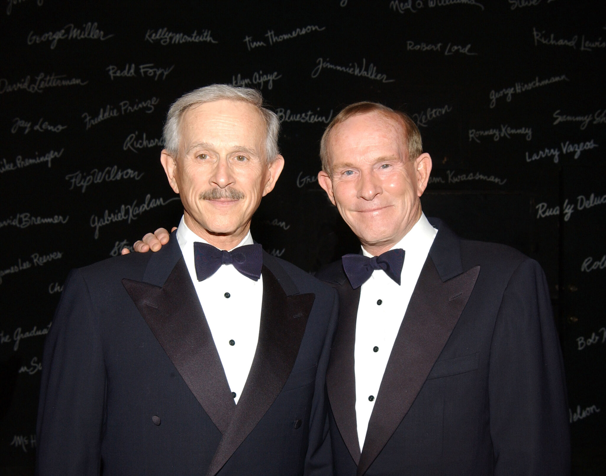 Tom Smothers, Half Of Famed Smothers Brothers Music & Comedy Duo, Dies ...