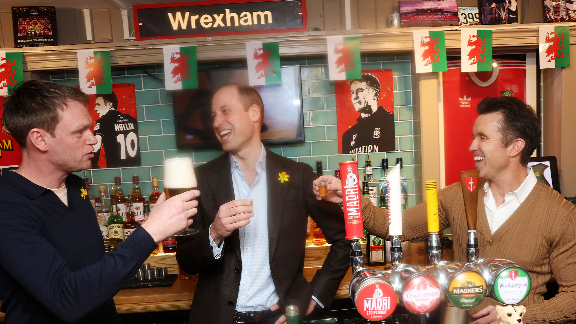 Prince William Pours Beers & Takes Shot With Rob McElhenney At Wrexham ...