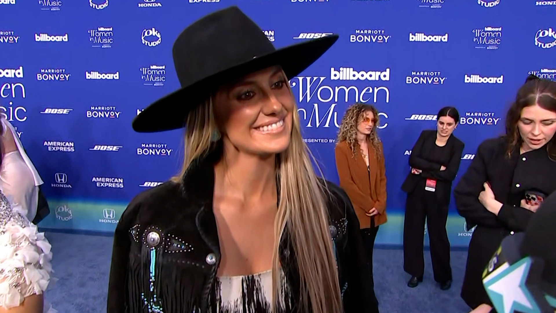 Lainey Wilson Gushes Over 'Soul Sister' Kelly Clarkson: 'She Made Me ...