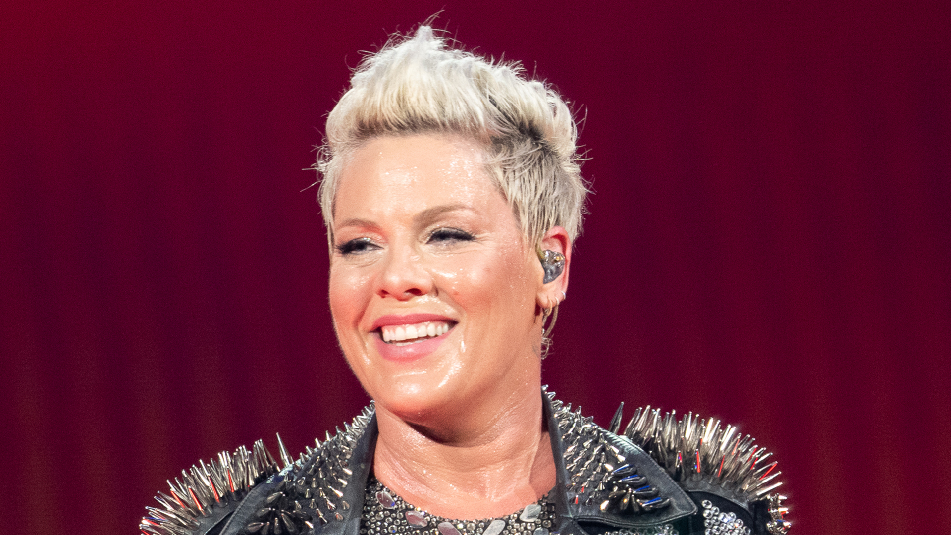 Pink Reveals She Contracted E. Coli, Shares Photo With 'Vitamin IV ...