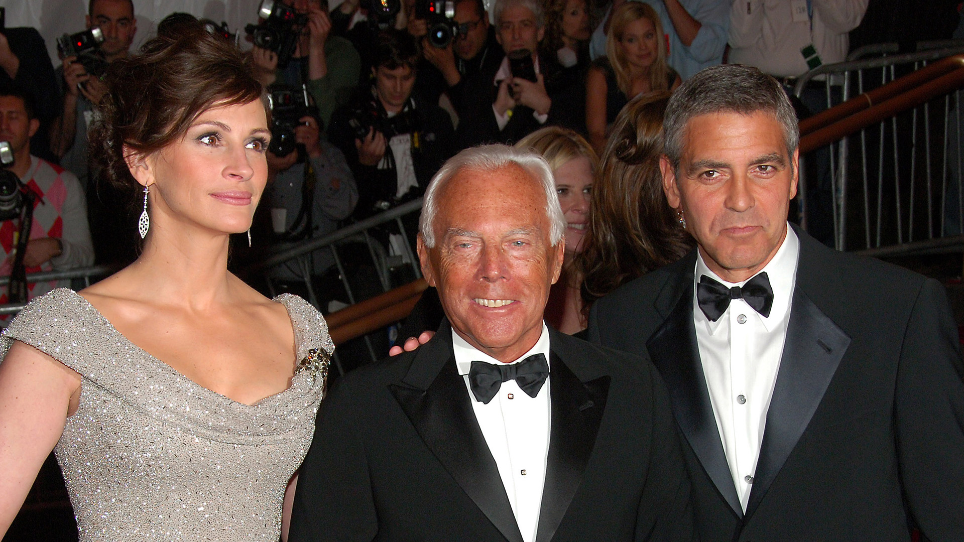 Giorgio Armani Dead At 91: The Fashion Icon's Best Looks On Julia Roberts, George Clooney & More ...